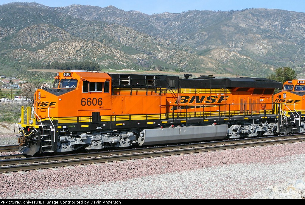 BNSF 6606